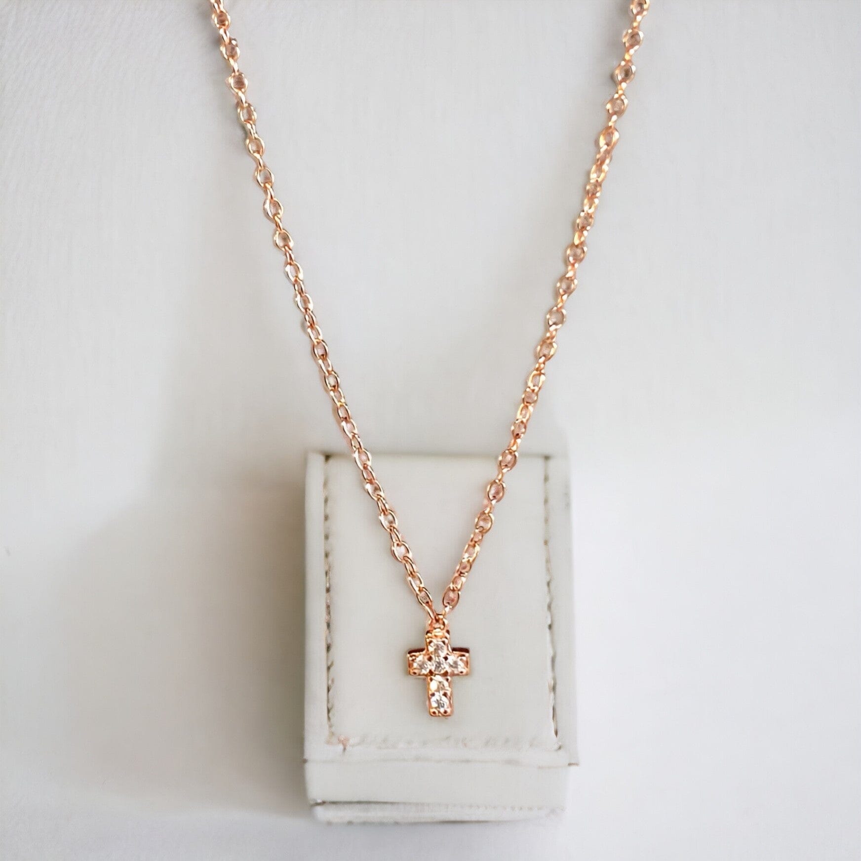 Mini cross necklace | Mini cross - Sugar Bean Jewelry